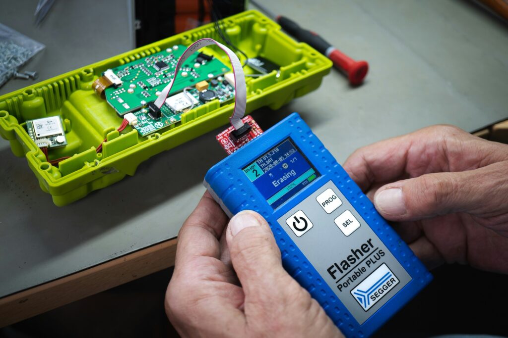 EEPROM vs SD Card: Mana yang Cocok untuk Data Logger? - Computer ...